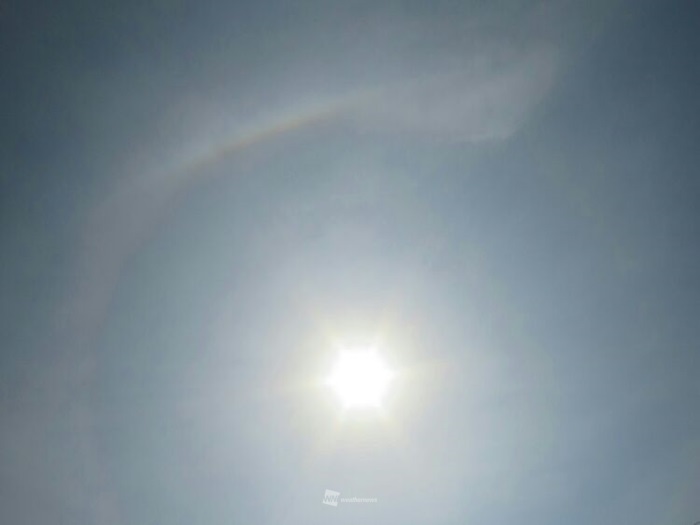 太陽の周りに虹色の輪!天気下り坂のサイン ウェザーニュース