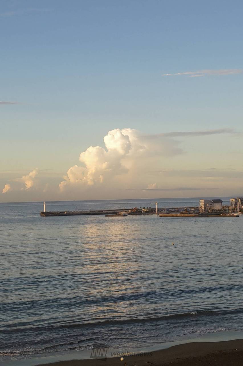 南の空には、大きな入道雲が出ています。台 | 神奈川県藤沢市 | -江ノ島jiji | ウェザーニュース
