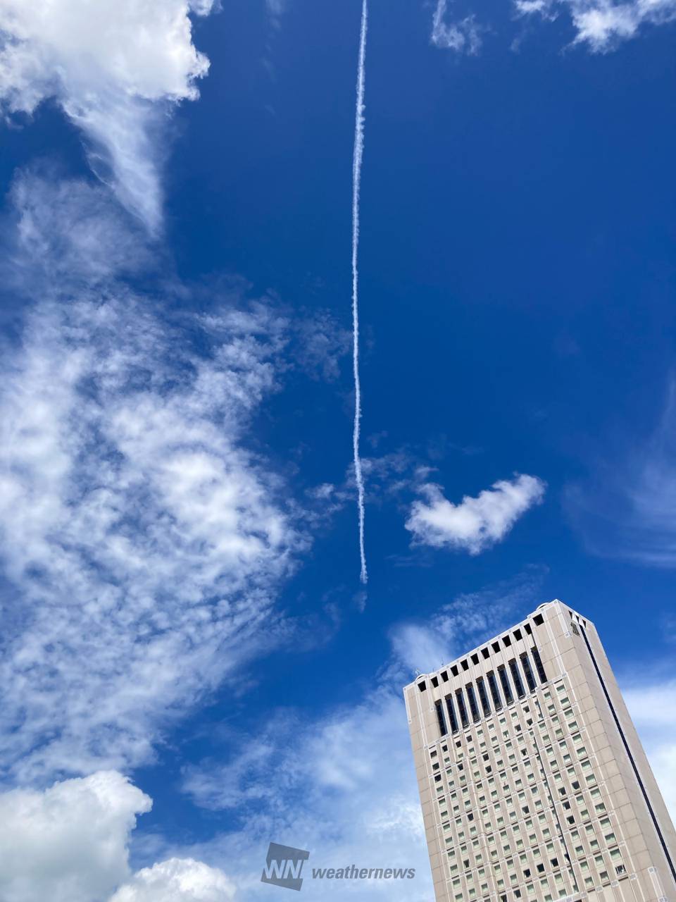Contrail 32℃ 風があります | 福岡県北九州市小倉北区 | ツーニャ | ウェザーニュース