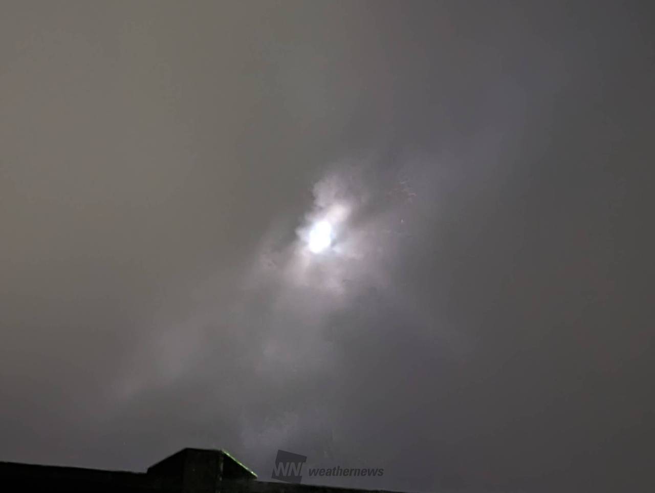 雨のやみまに雲の隙間から月明かりが漏れて | 北海道小樽市 | ニンニク嫌いのイタリアンシェフ | ウェザーニュース