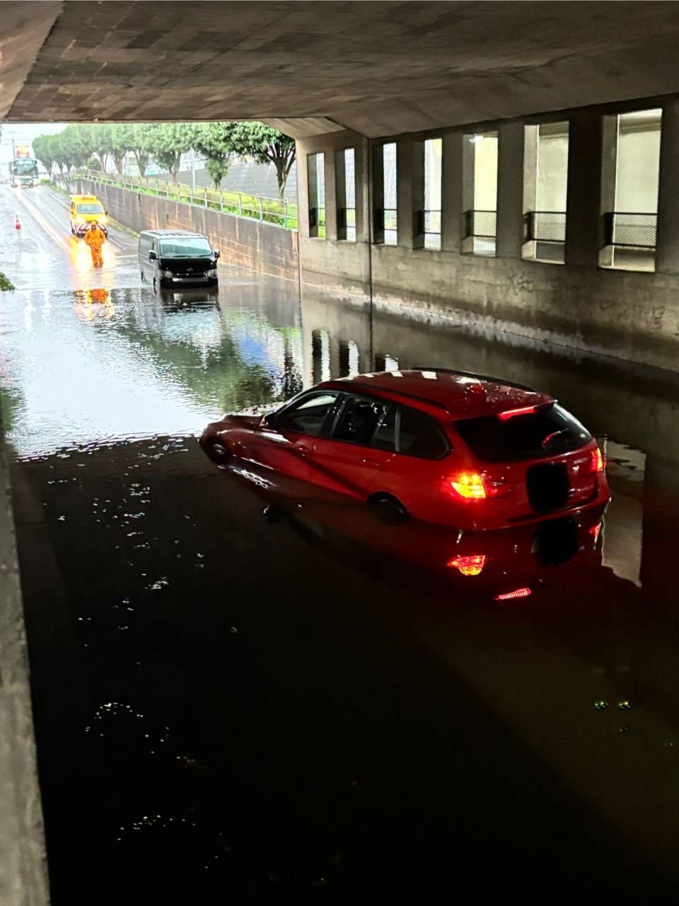 先程の集中豪雨で近くのアンダーパスが水没 埼玉県所沢市 コーラ温めますか? ウェザーニュース